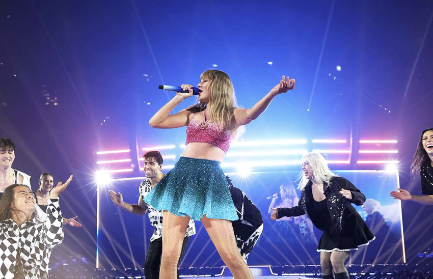 Taylor Swift Dance Moves Become Hot Topic